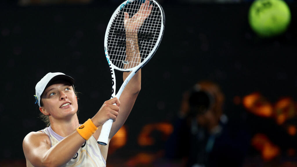 Swiatek rolls on at Australian Open as Gauff wins battle of young titans